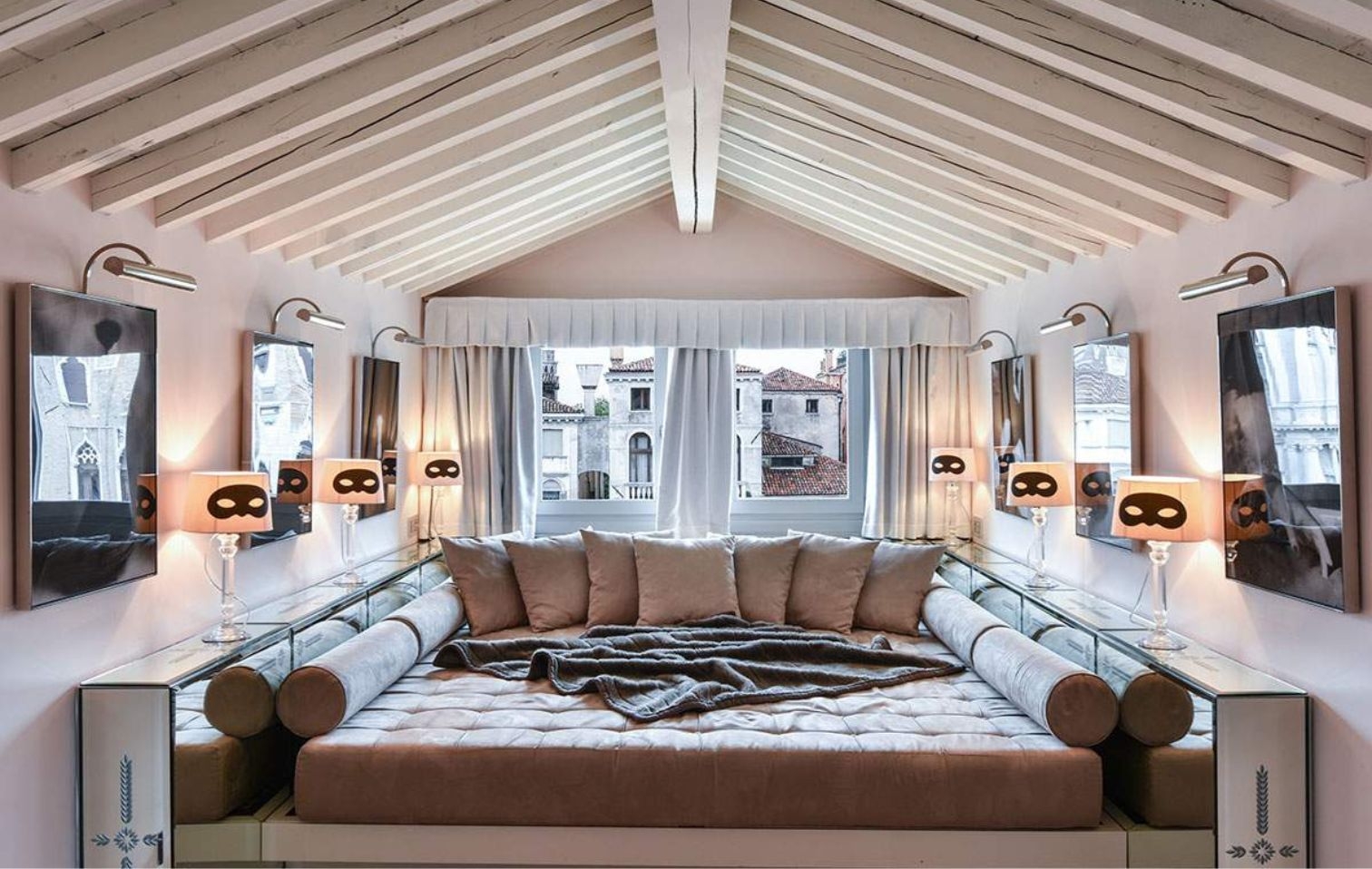 Palazzina Grassi, un gioiello di design: l’unico hotel d’Italia ideato ...