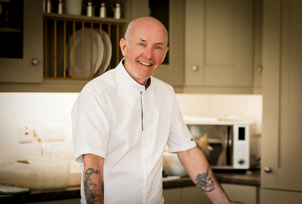 "Ero un alcolista, cucinare mi ha salvato la vita". Lo chef Martin ...