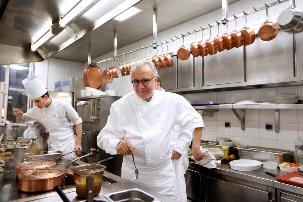 Chi gestisce davvero le cucine dei grandi chef stellati? Da Alain ...