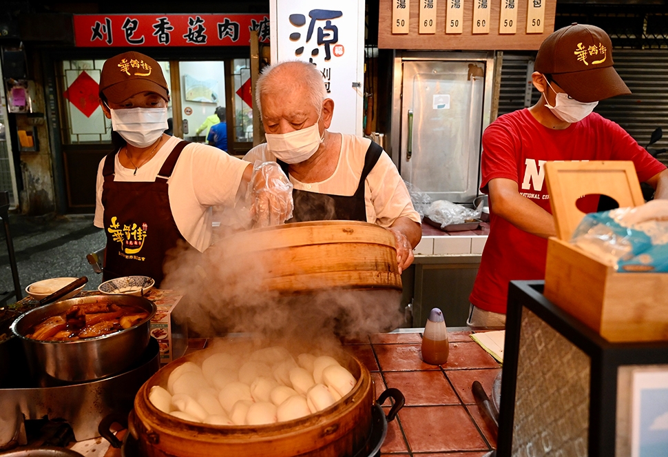 Come una bancarella di street food con un cuoco di 80 anni è entrata a ...