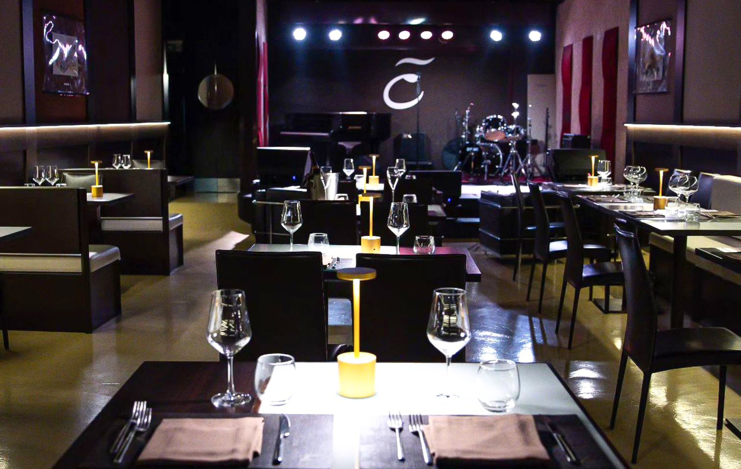 Elegance Café: The "Hidden" Jazz Club While Dining with Live Music in ...