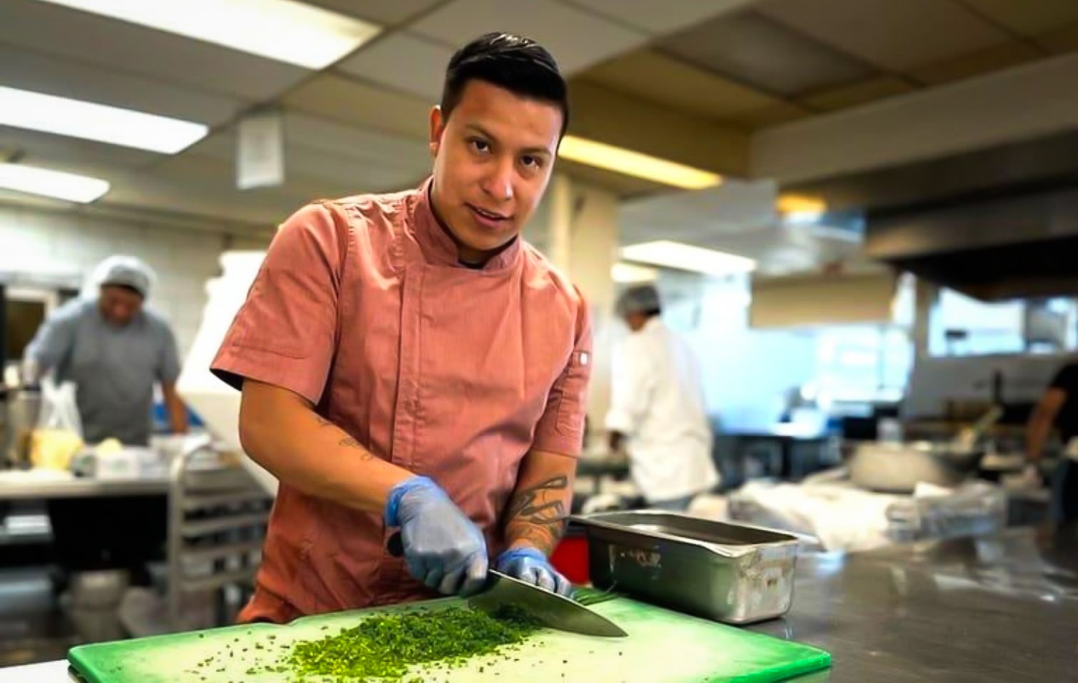 Storia di Andres Mendez, da rider a chef privato con stipendio di 3 milioni l'anno | Ultime ...