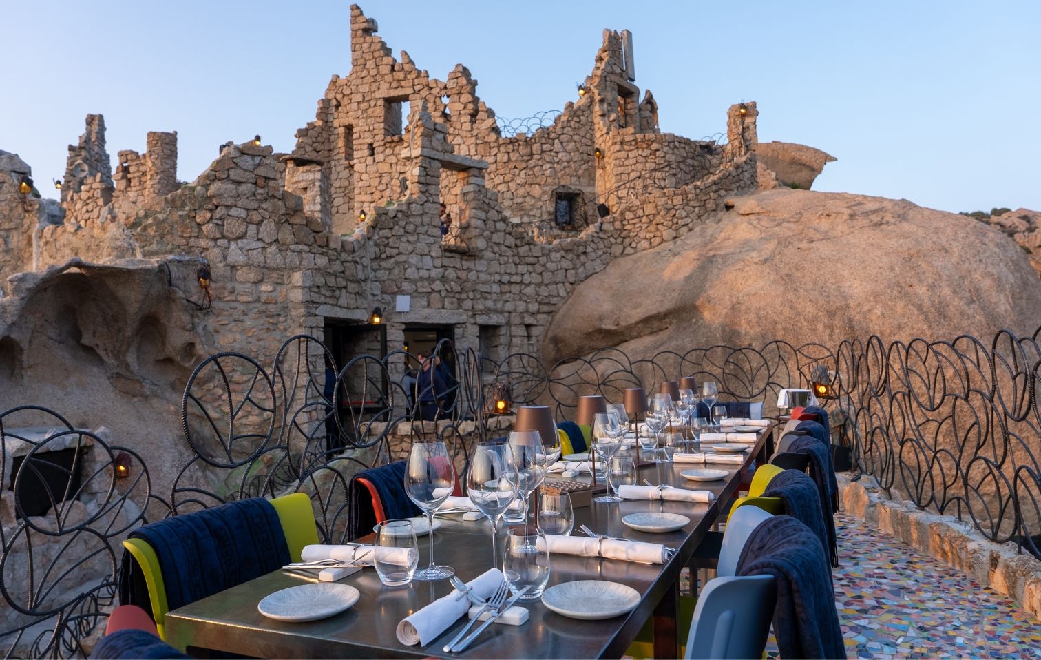 Ritual Club a Baja Sardinia: il castello diventato uno dei locali sardi ...