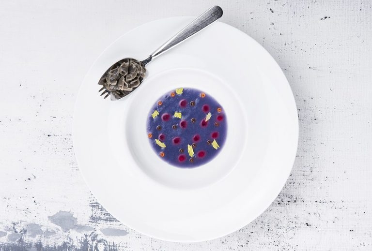 Ricetta Vellutata di cavolo viola e rosso, strichetti al grano arso e ...