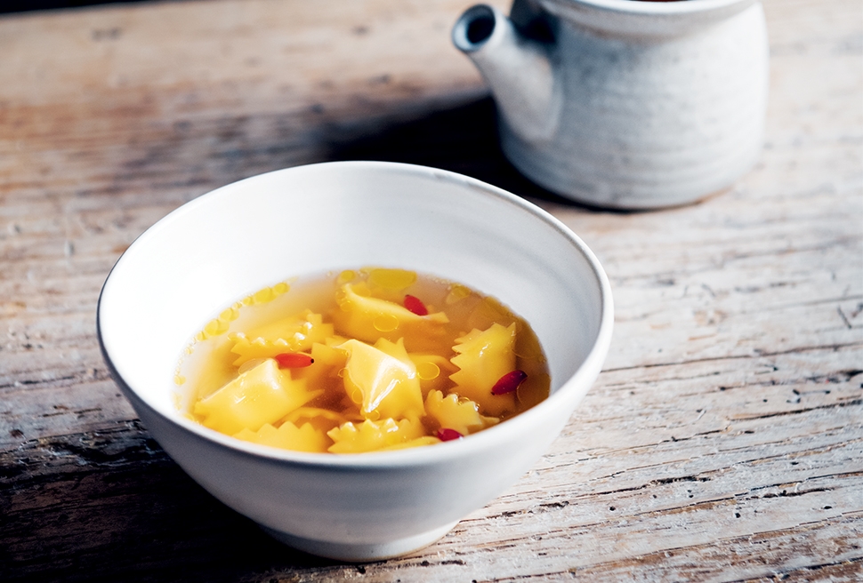 Ricetta ravioli, formai de mut & brodo di gallina | Chef Norbert ...