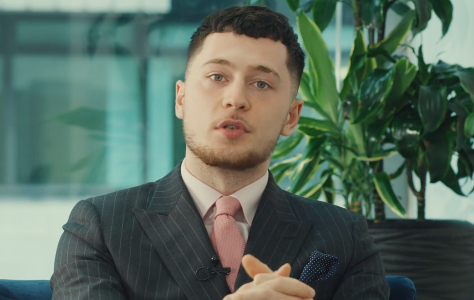 Chi è Alexander Casey, il 26enne “truffatore di vini” più giovane del ...